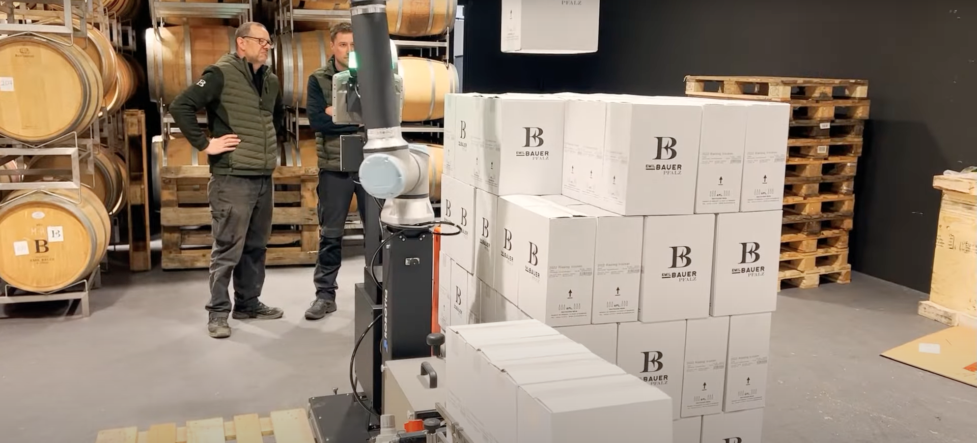 Discover the Easy Use of Cobot Palletizing in Wine Production ...